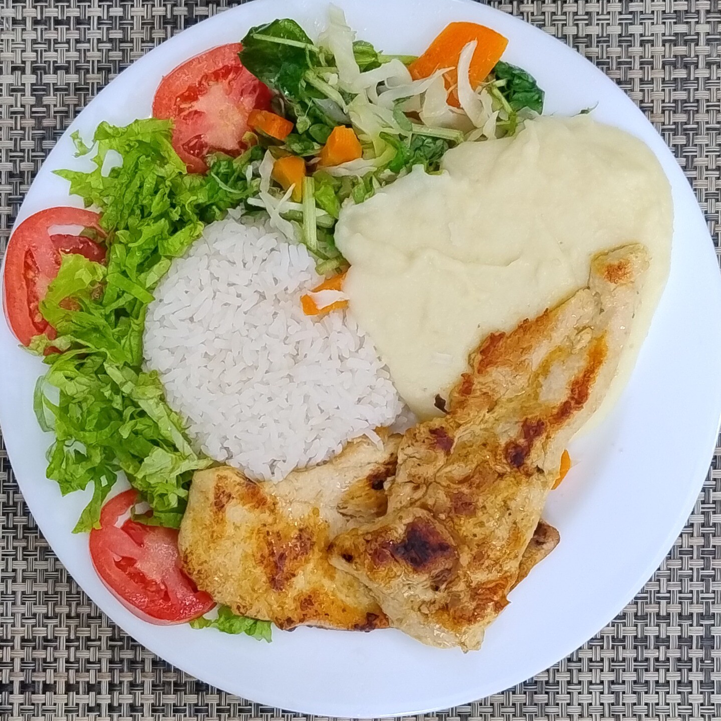 FILÉ DE FRANGO GRELHADO.. ACOMPANHAMENTOS: ARROZ, FAROFA, LEGUMES, PURE ...